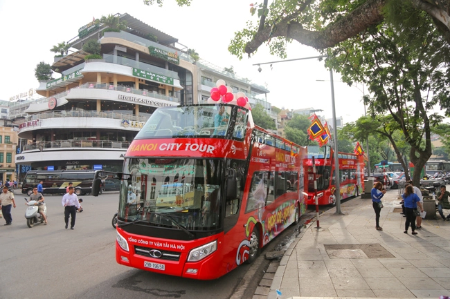 Chính thức thí điểm xe bus 2 tầng chở khách du lịch